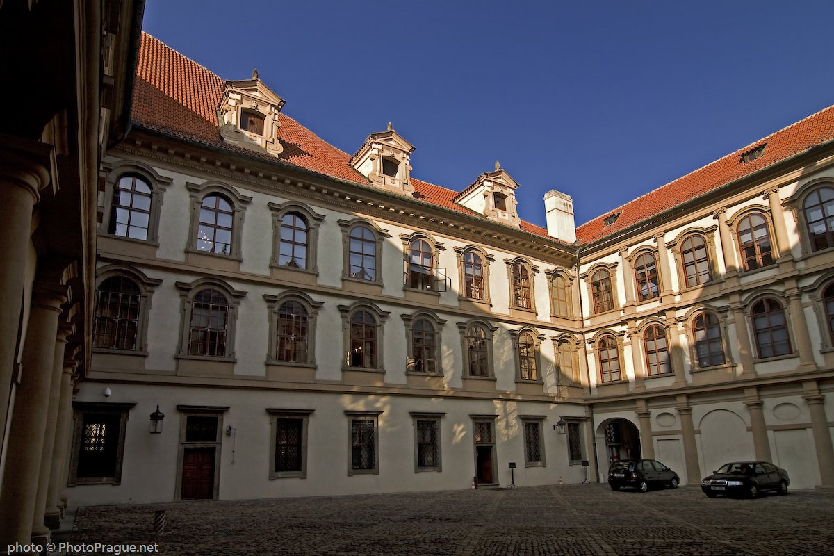 Le Palais Wallenstein | Avantgarde Prague