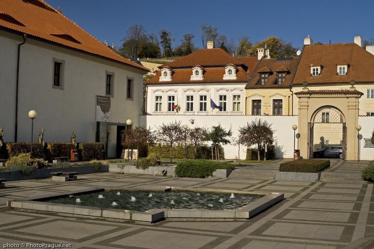 Le Palais Wallenstein | Avantgarde Prague
