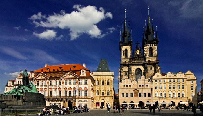 Visite guidée de Prague en français – L’essentiel en petit groupe ...